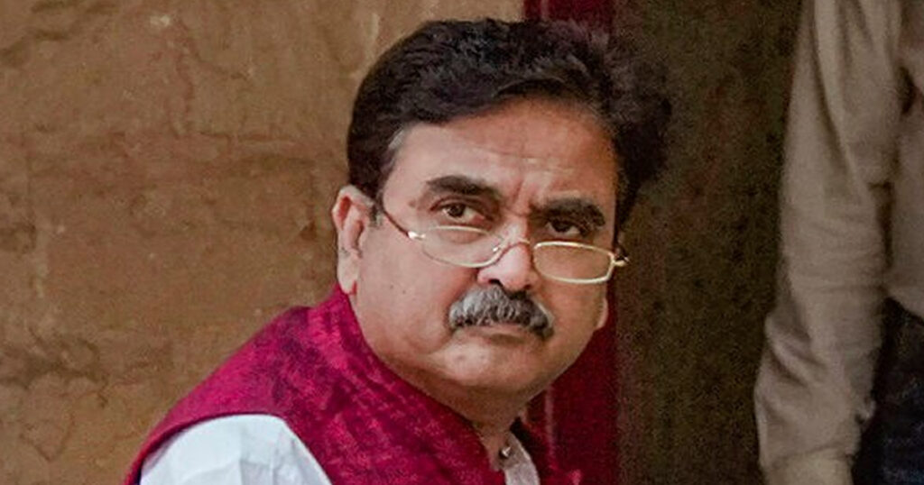 পেটে ব্যথা নিয়ে হাসপাতালে ভর্তি বিজেপি সংসদ তথা প্রাক্তন বিচারপতি ...